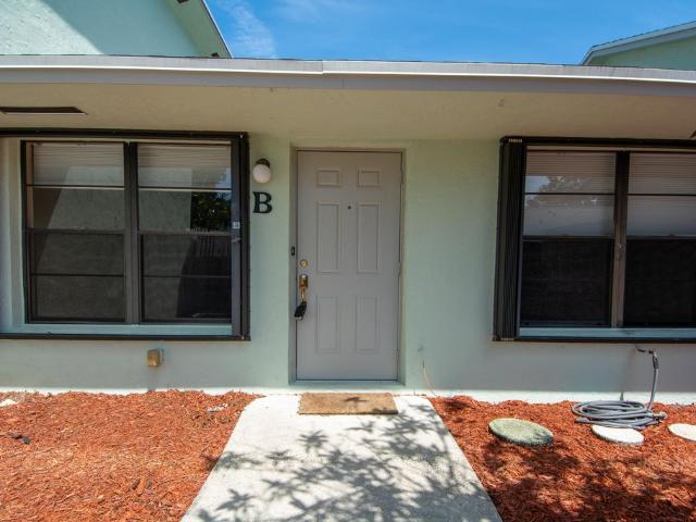 Luxury apartment complex for rent in Jupiter, Florida
