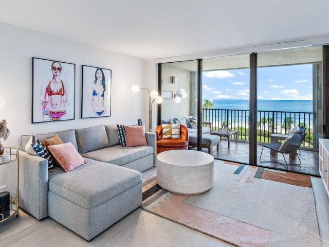 Luxury apartment complex for rent in Jupiter, Florida
