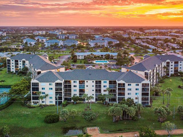 Luxury apartment complex for rent in Jupiter, Florida