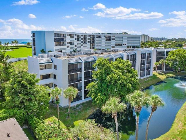 Luxury apartment complex for rent in Jupiter, Florida