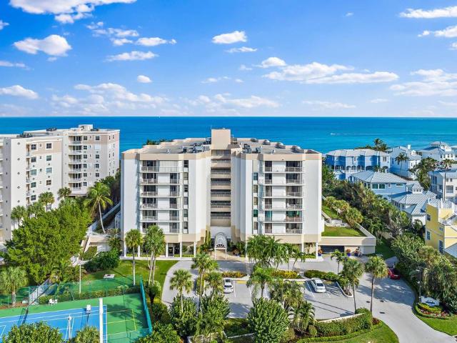 Luxury apartment complex for rent in Jupiter, Florida