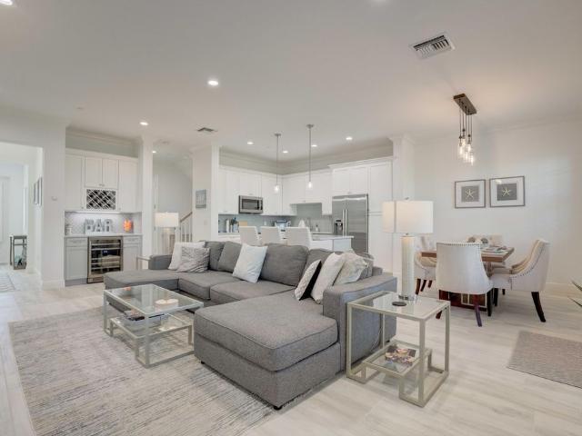 Luxury apartment complex for rent in Jupiter, Florida