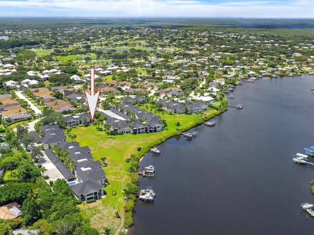 Luxury apartment complex for rent in Jupiter, Florida