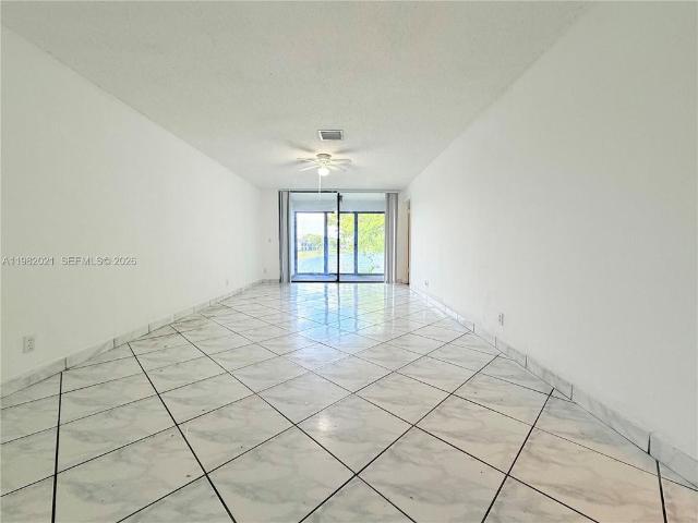 Luxury apartment complex for rent in Oakland Park, Florida