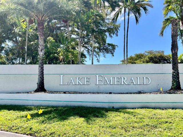 Luxury apartment complex for rent in Oakland Park, Florida