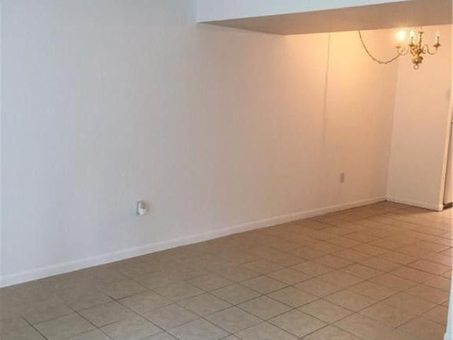 Luxury apartment complex for rent in Oakland Park, United States
