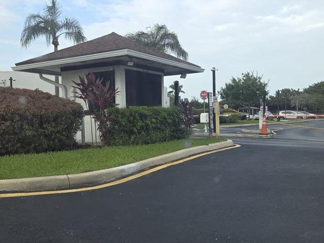Luxury apartment complex for rent in Oakland Park, Florida