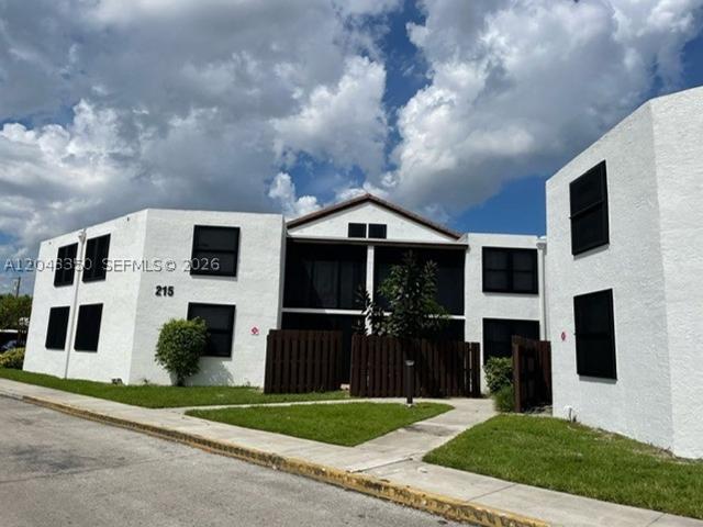 Luxury apartment complex for rent in Oakland Park, Florida