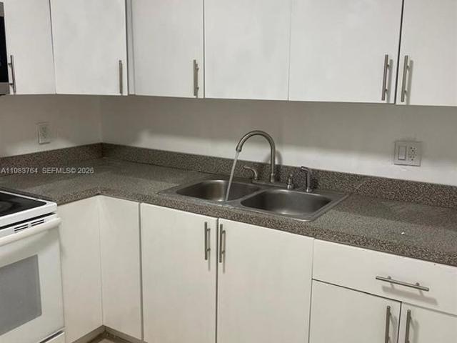 Luxury apartment complex for rent in Oakland Park, Florida