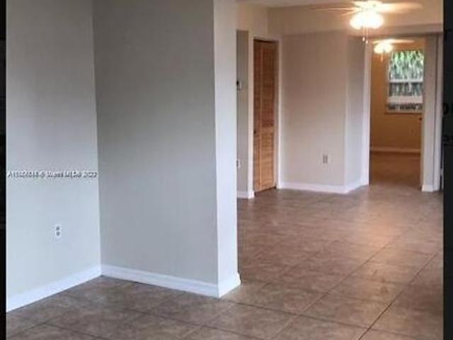 Luxury apartment complex for rent in Oakland Park, Florida
