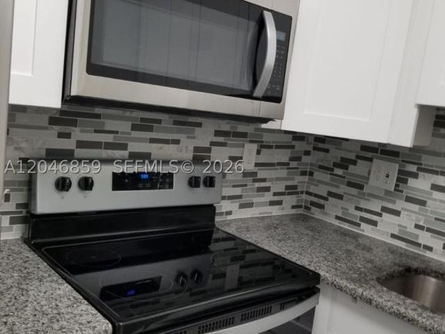 Luxury apartment complex for rent in Oakland Park, Florida