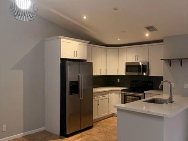 Luxury apartment complex for rent in Oakland Park, Florida