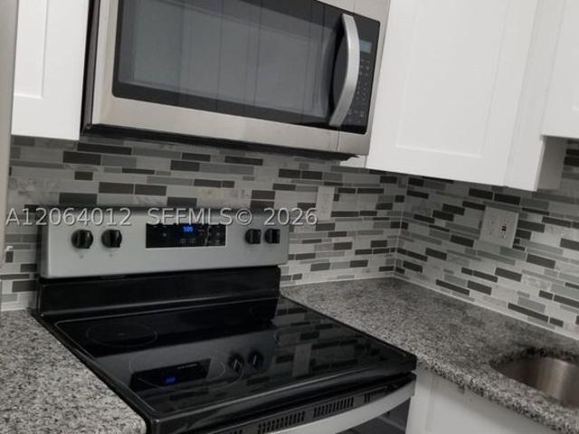 Luxury apartment complex for rent in Oakland Park, Florida