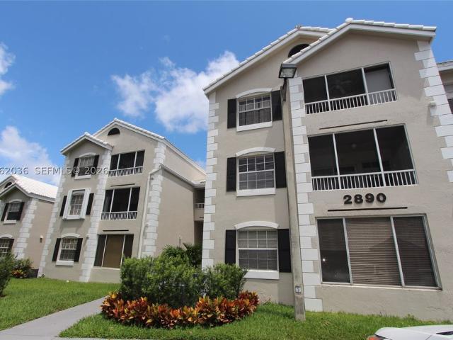 Luxury apartment complex for rent in Oakland Park, Florida