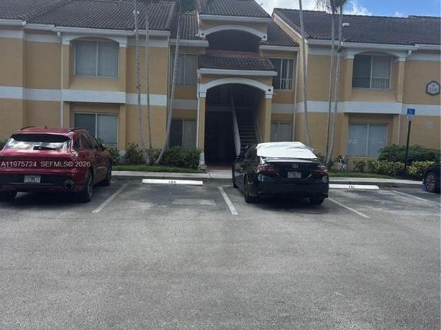 Luxury apartment complex for rent in Oakland Park, Florida