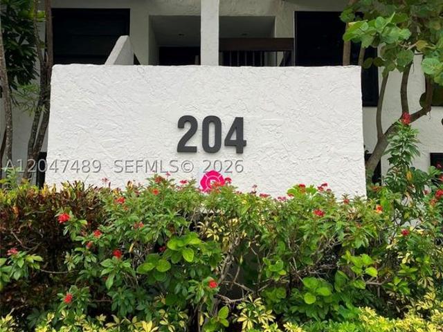 Luxury apartment complex for rent in Oakland Park, Florida