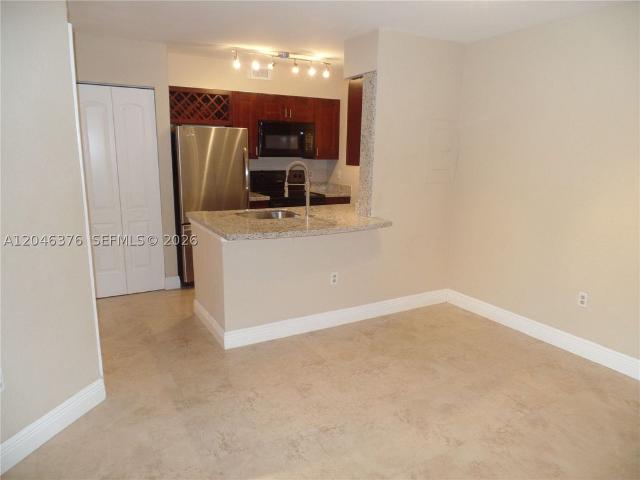 Luxury apartment complex for rent in Oakland Park, Florida