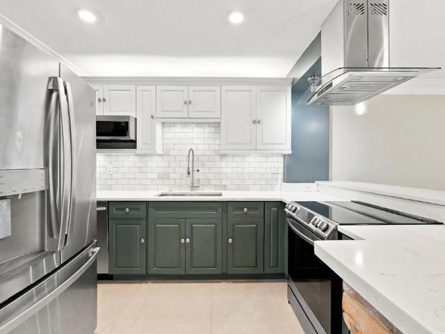 Luxury apartment complex for rent in Oakland Park, Florida