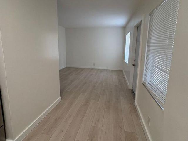 Luxury apartment complex for rent in Oakland Park, Florida