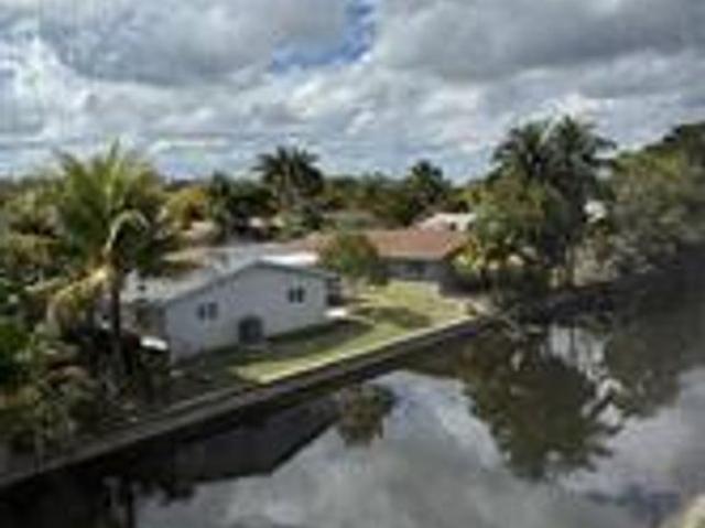 Luxury apartment complex for rent in Oakland Park, Florida