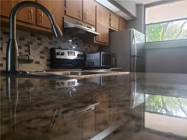 Luxury apartment complex for rent in Oakland Park, United States