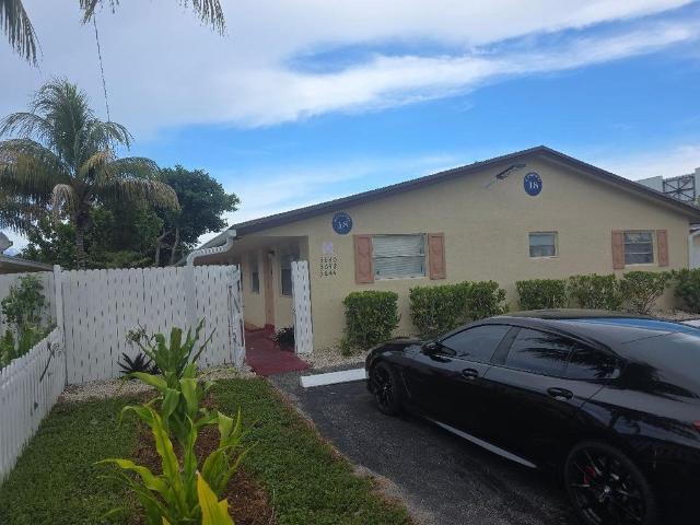 Luxury apartment complex for rent in Oakland Park, United States