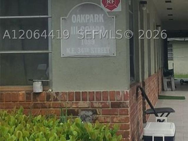 Luxury apartment complex for rent in Oakland Park, United States