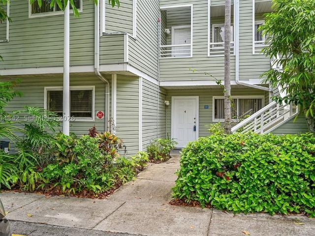 Luxury apartment complex for rent in Oakland Park, United States