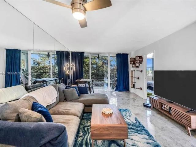 Luxury apartment complex for rent in Oakland Park, United States