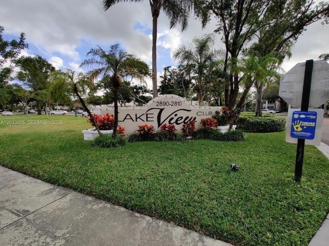 Luxury apartment complex for rent in Oakland Park, United States