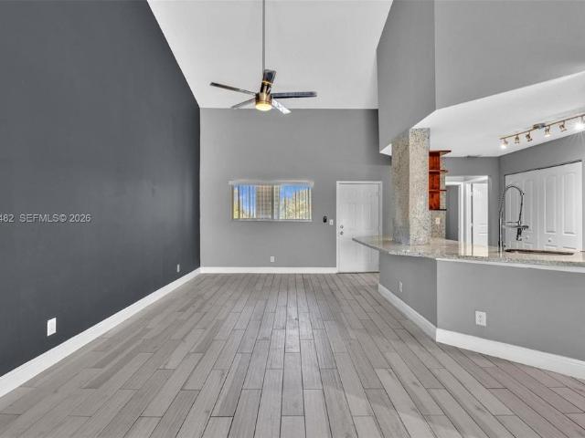 Luxury apartment complex for rent in Oakland Park, United States