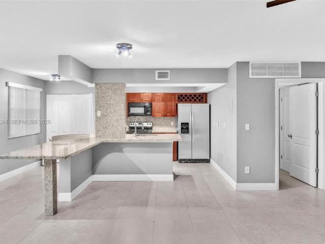 Luxury apartment complex for rent in Oakland Park, United States