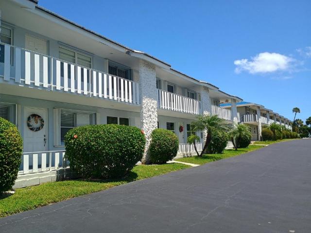 Luxury apartment complex for rent in Ocean Ridge, Florida