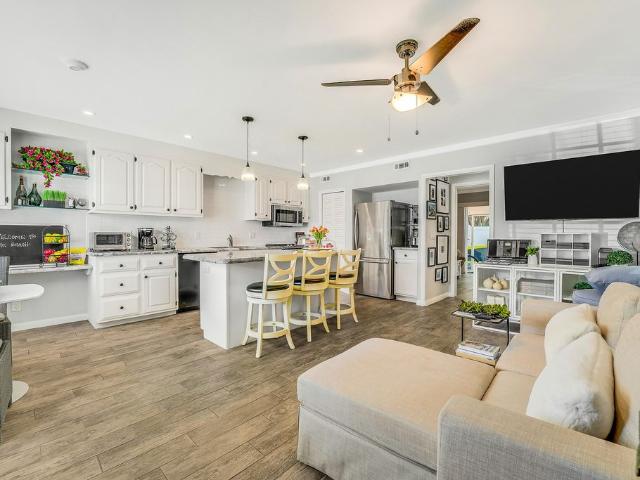 Luxury apartment complex for rent in Ocean Ridge, United States