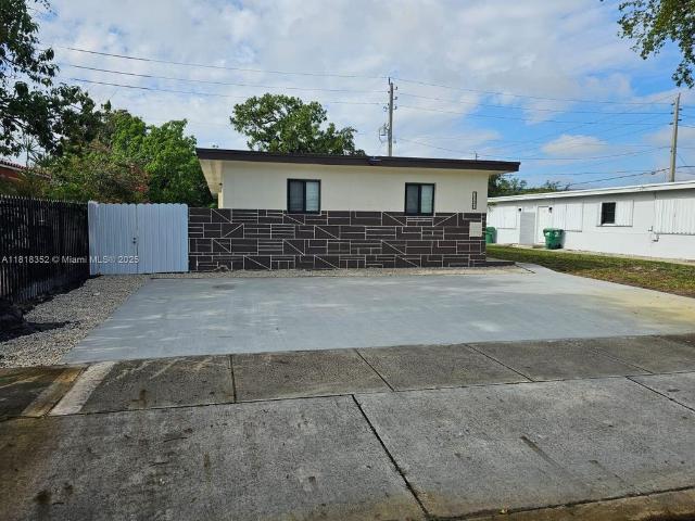Luxury apartment complex for rent in Opa locka North historical, United States