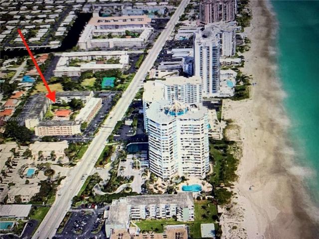 Luxury apartment complex for rent in Lauderdale by the sea, Florida