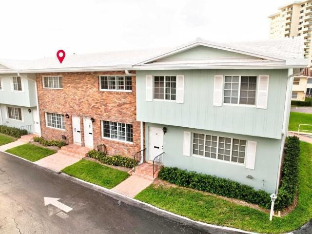 Luxury apartment complex for rent in Lauderdale by the sea, Florida