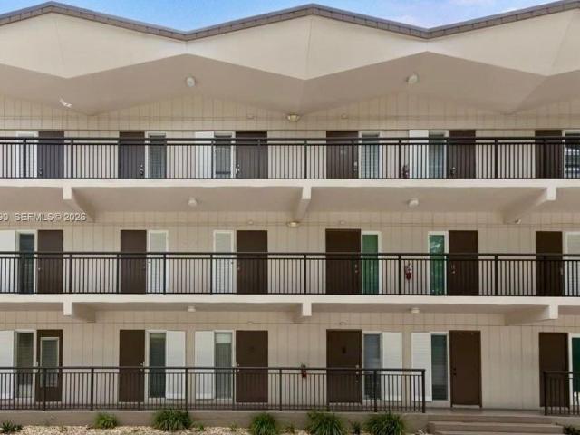 Luxury apartment complex for rent in Lauderdale by the sea, Florida