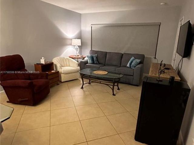 Luxury apartment complex for rent in Lauderdale by the sea, Florida