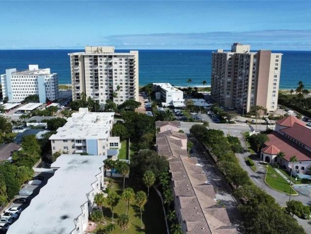 Luxury apartment complex for rent in Lauderdale by the sea, Florida