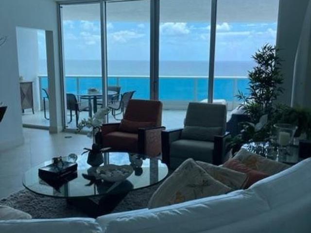 Luxury apartment complex for rent in Lauderdale by the sea, United States