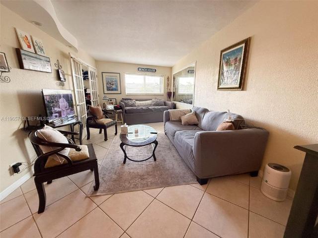 Luxury apartment complex for rent in Lauderdale by the sea, Florida