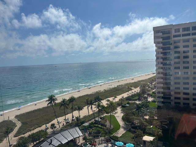 Luxury apartment complex for rent in Lauderdale by the sea, Florida