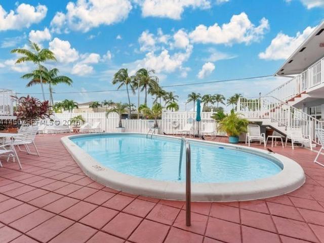 Luxury apartment complex for rent in Lauderdale by the sea, Florida