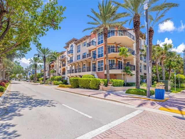 Luxury apartment complex for rent in Lauderdale by the sea, Florida