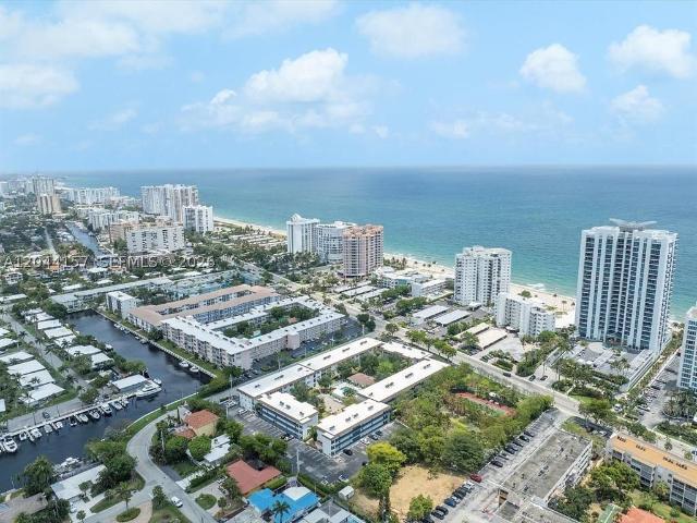 Luxury apartment complex for rent in Lauderdale by the sea, Florida