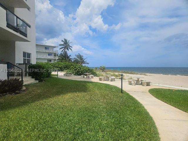 Luxury apartment complex for rent in Lauderdale by the sea, Florida