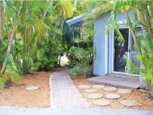 Luxury apartment complex for rent in Lauderdale by the sea, Florida