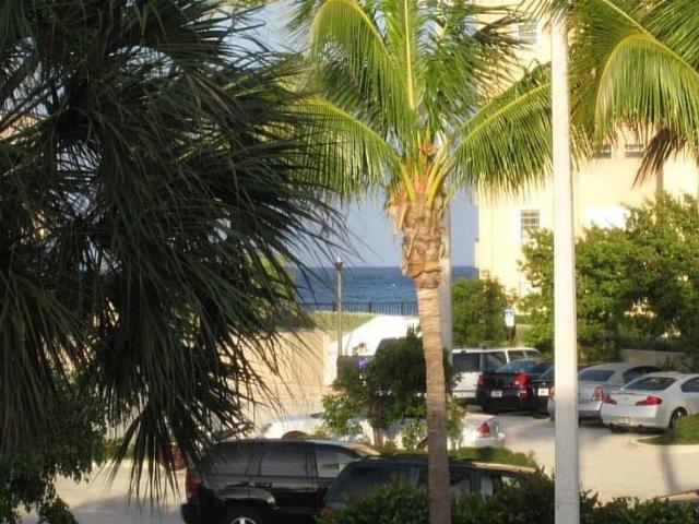 Luxury apartment complex for rent in Lauderdale by the sea, Florida