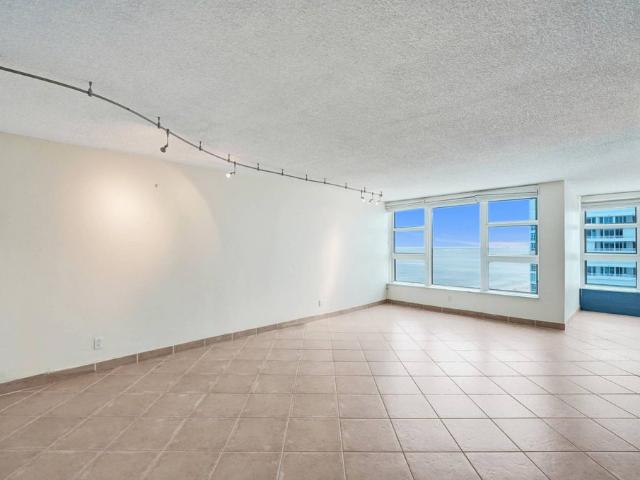 Luxury apartment complex for rent in Lauderdale by the sea, Florida